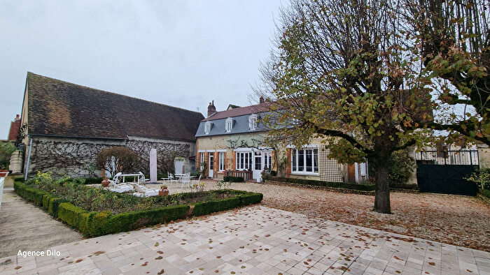 Maison à vendre - Saint-Florentin - 6 pièces - 3 chambres