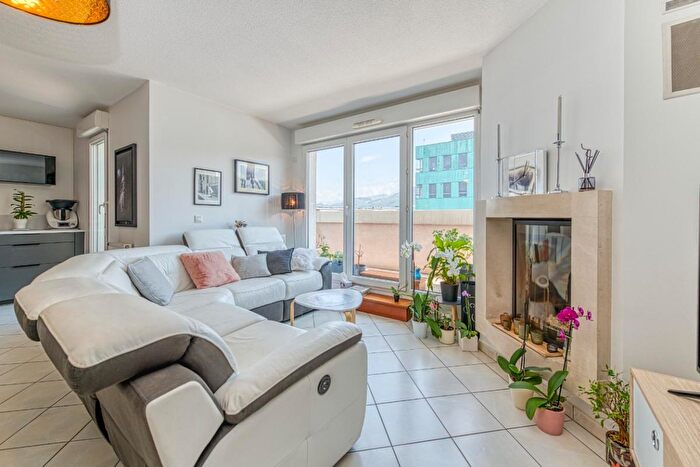 Appartement à vendre - Échirolles, Centre-ville - 3 pièces - 2 chambres