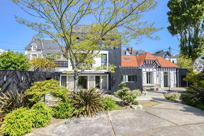 Maison à vendre - La Baule-Escoublac - 8 pièces - 5 chambres