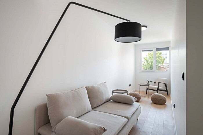 Appartement à louer - Centre Ville, Clichy - 1 pièce