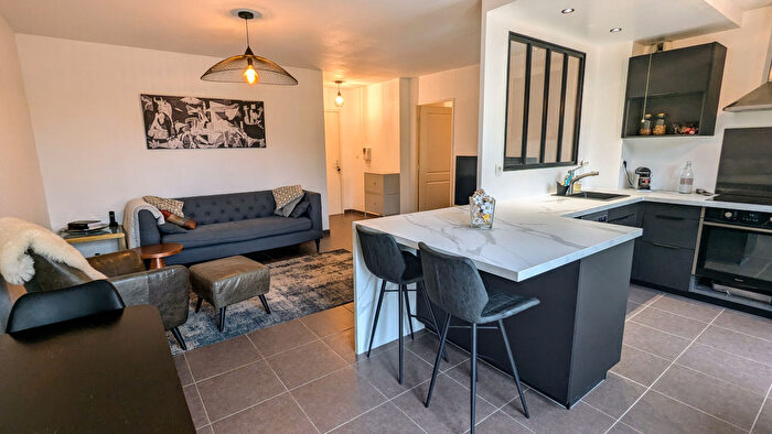 Appartement à louer - Aix-en-Provence, Les Milles - 3 pièces - 2 chambres