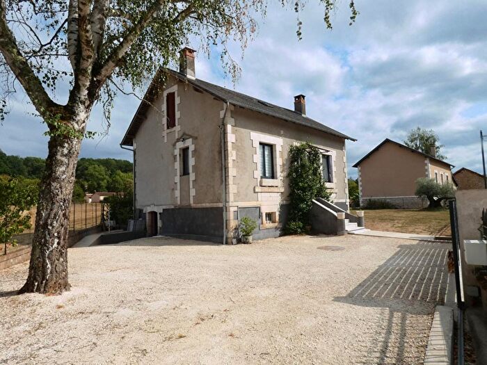 Cherveix-Cubas : Maison 4 pièces à vendre