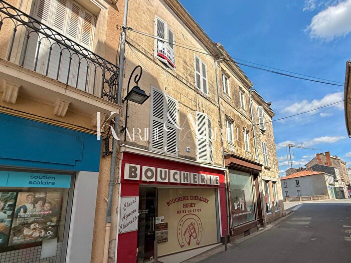 Maison 7 pièces à vendre à Fontenay-le-Comte, Commerce, Marchoux