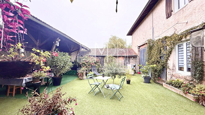 Maison à vendre - Saint-Jean-sur-Reyssouze - 6 pièces - 4 chambres