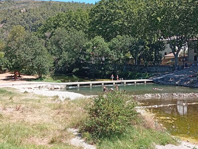 Appartement à louer - Bize-Minervois - 3 pièces - 2 chambres