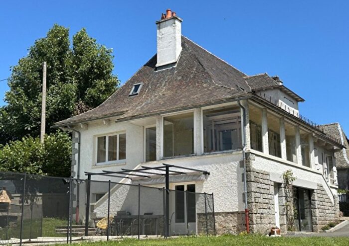 Maison à vendre - Montsalvy - 7 pièces - 4 chambres