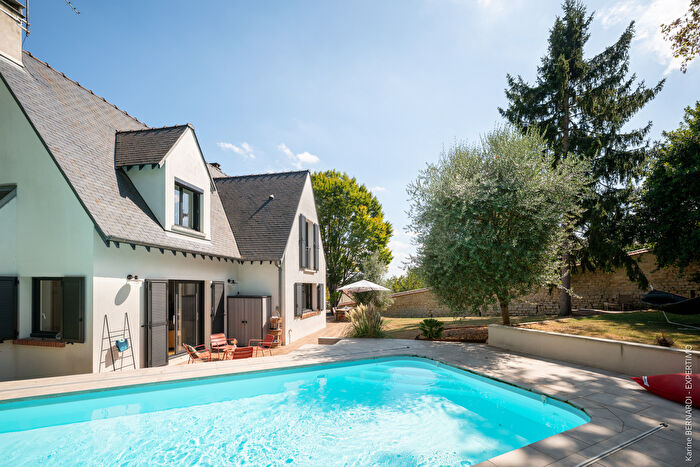 Maison 8 pièces à Médan, à vendre
