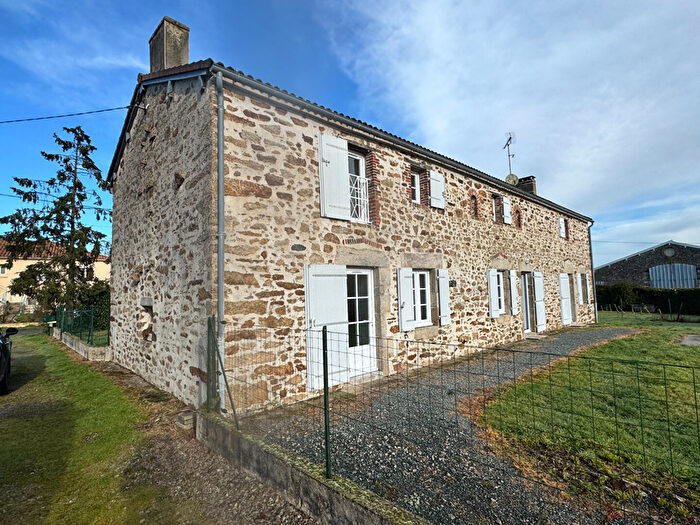 Maison à louer - Dompierre-sur-Yon - 8 pièces - 5 chambres