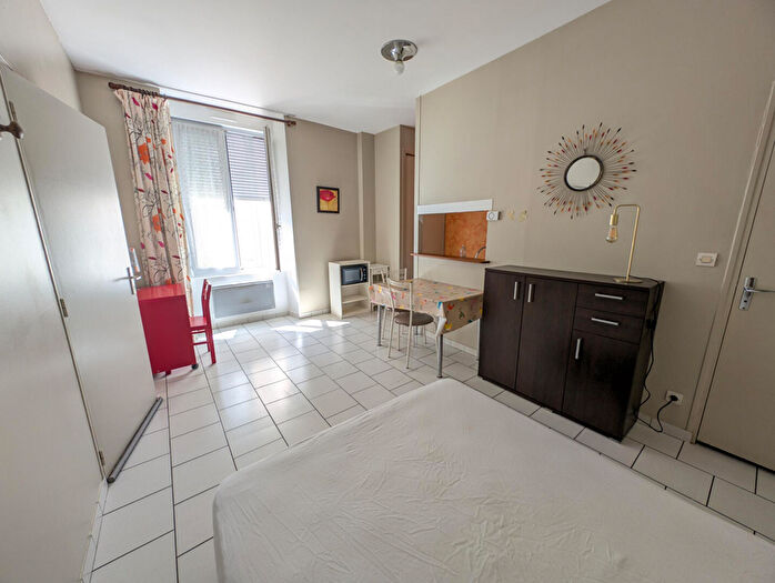 Bourges, Centre-ville, Charlet, Lahitolle, Pignoux, Sembat : Appartement 1 pièce à louer