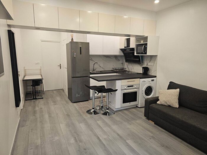 Appartement à louer - Sainte Avoie, Paris ème arrondissement - 3 pièces - 3 chambres