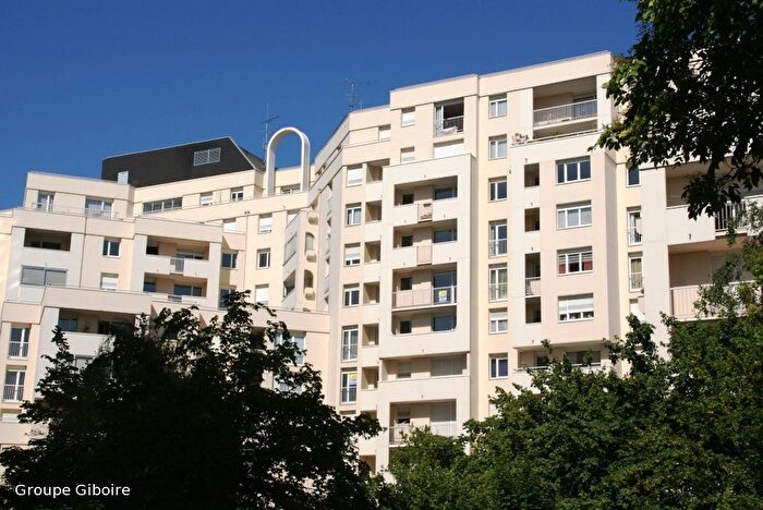 Appartement 1 pièce à Quartiers Centre, Colombier, à louer