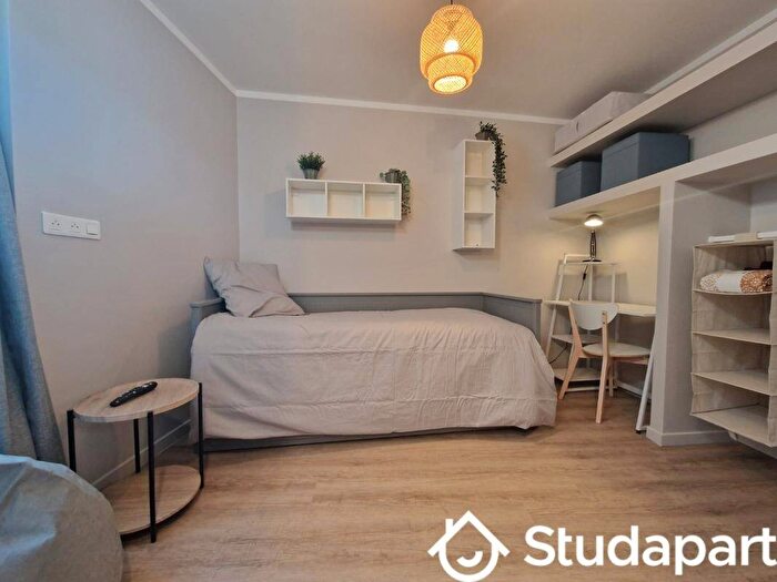 Appartement à louer - Cernay Jamin-Jean Jaurès-Epinettes, Reims - 1 pièce - 1 chambre