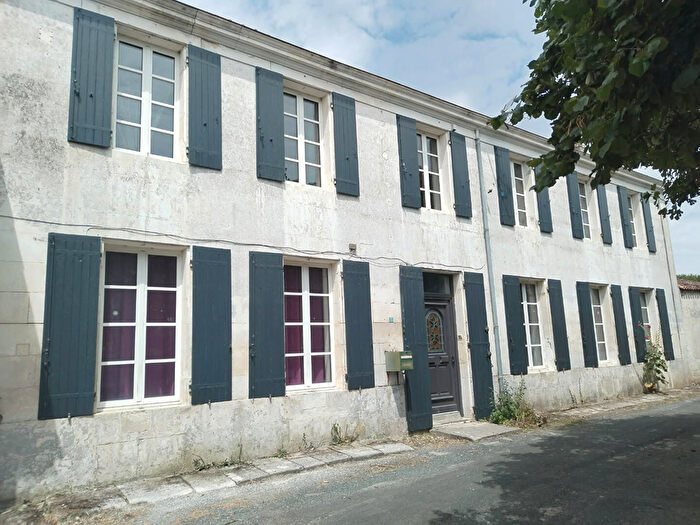 Maison à vendre - Sainte-Radegonde - 9 pièces - 6 chambres