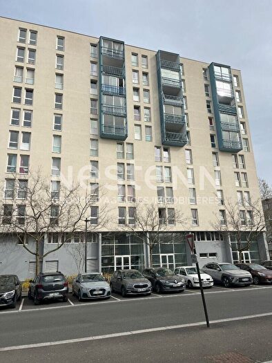 Appartement à louer - Descartes, Massy - 4 pièces - 3 chambres