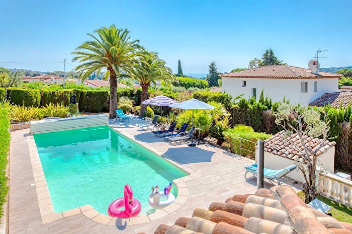 Maison à louer - Bois Fleuri-Chevre dOr-Saint Philippe, Biot - 5 pièces - 4 chambres