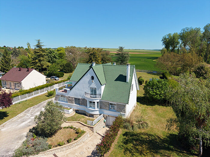 Maison 10 pièces à Courlon-sur-Yonne, à vendre
