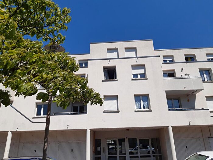 Appartement à louer - Héricourt - 4 pièces - 3 chambres