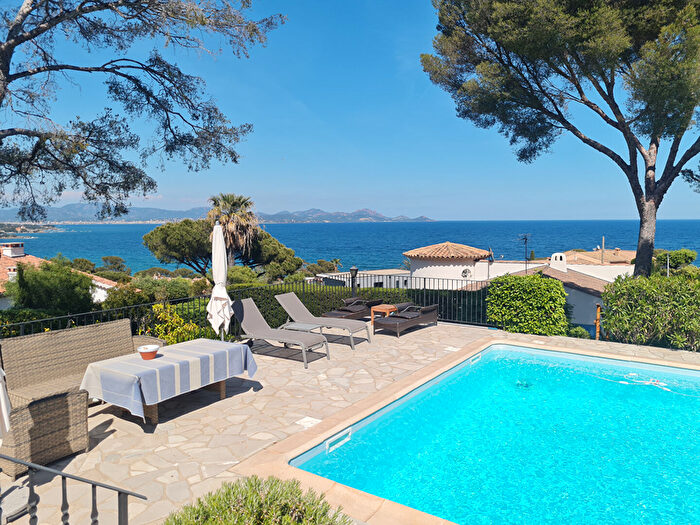 Maison 5 pièces à Roquebrune-sur-Argens, Les Terrasses, à vendre