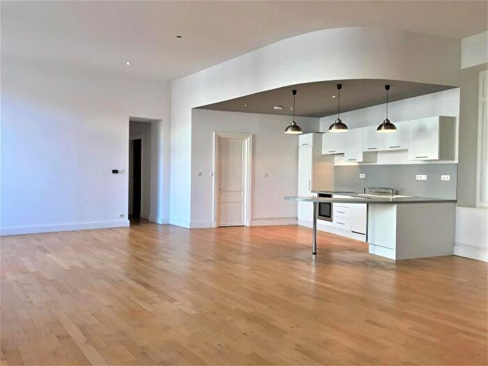 Appartement à louer - Saint-Étienne, Centre-ville, Peuple, Chavanelle - 5 pièces - 3 chambres