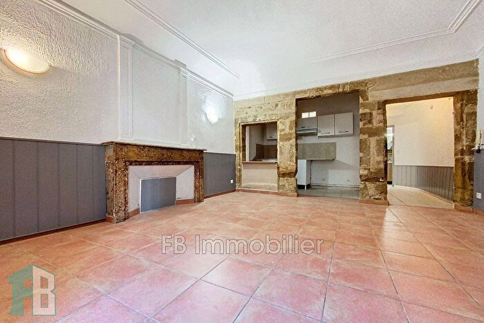 Nord et Ouest, Eyguières : Appartement 2 pièces à louer