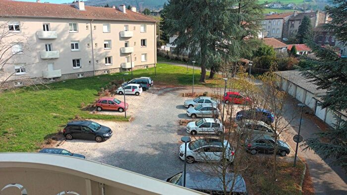 Appartement à louer - Centre Ville Est, Le Chambon-Feugerolles - 3 pièces - 2 chambres