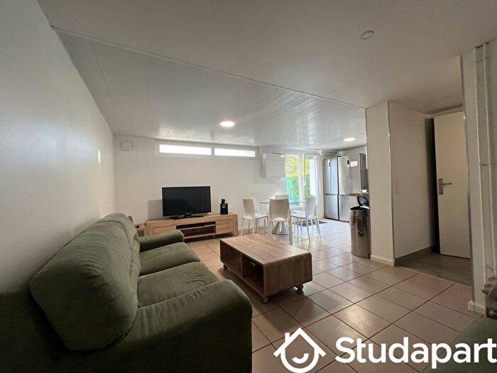 Appartement à louer - Croix Petit-Chenes dOr, Cergy - 1 pièce - 2 chambres