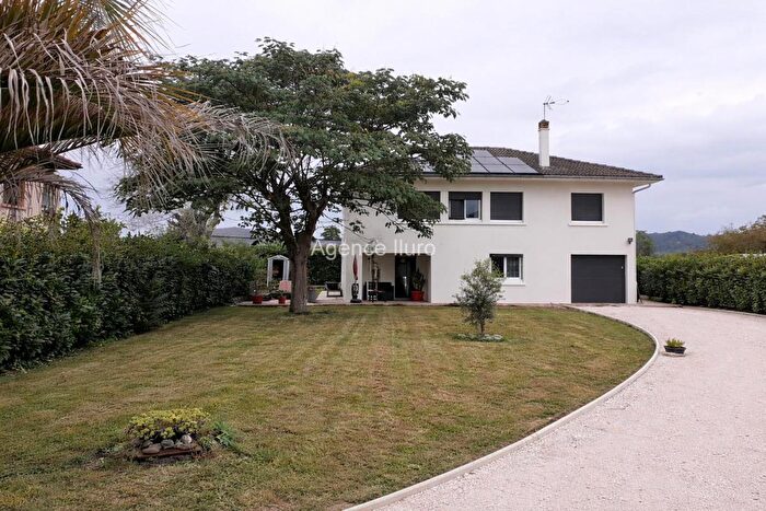 Maison à vendre - Oloron-Sainte-Marie - 6 pièces - 3 chambres