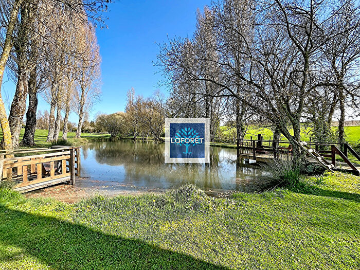 Maison à vendre - Semoussac - 10 pièces - 6 chambres