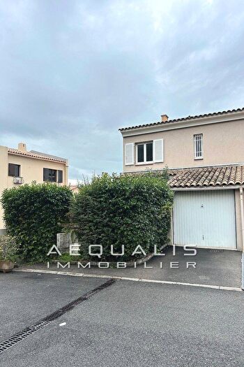 Maison à louer - Les Jaquons, Saint-Laurent-du-Var - 4 pièces - 3 chambres