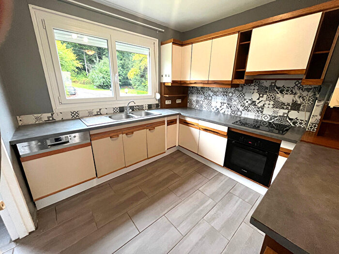 Appartement à louer - Luxeuil-les-Bains - 5 pièces - 4 chambres