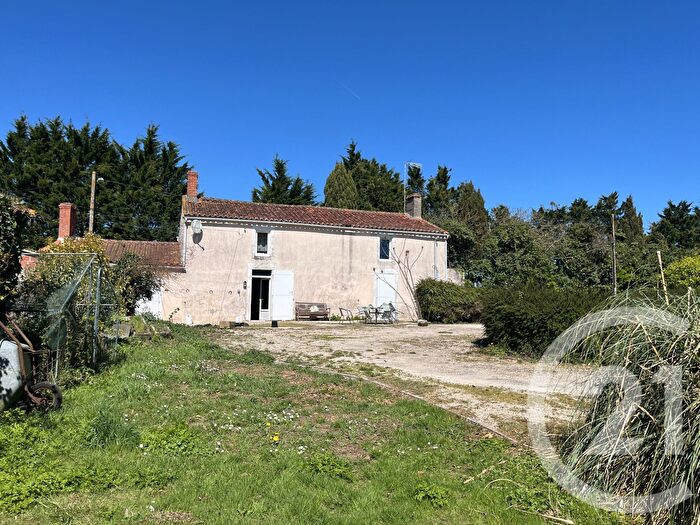 Maison à vendre - Saint-Étienne-de-Brillouet - 7 pièces - 5 chambres