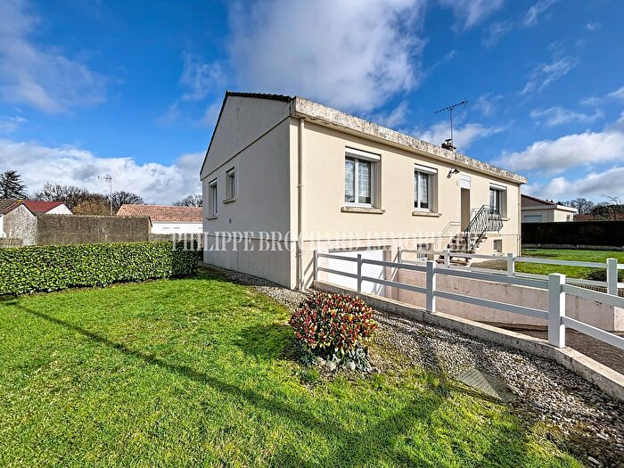 Maison à vendre - Saint-Denis-la-Chevasse - 6 pièces - 4 chambres