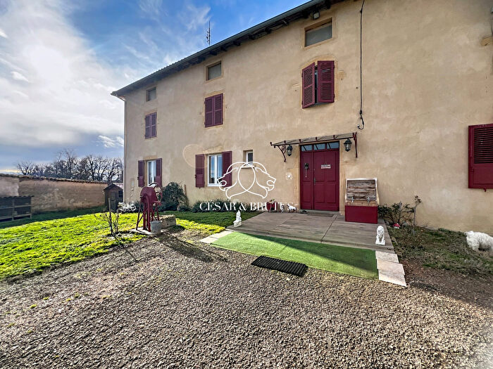 Maison à vendre - Pouilly-sous-Charlieu - 6 pièces - 5 chambres