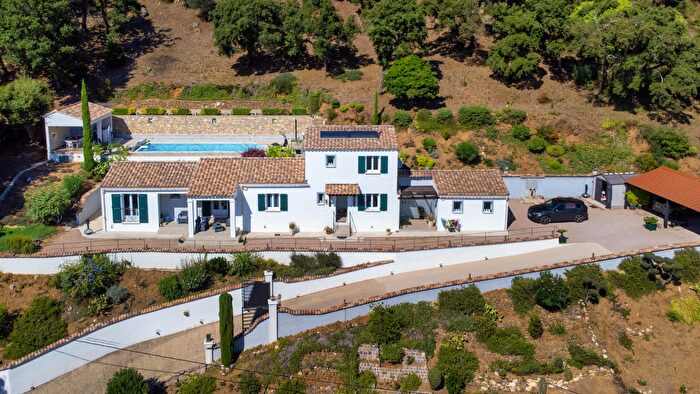 Maison à vendre - Collobrières - 4 pièces - 3 chambres