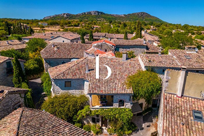 Maison à vendre - Lussan - 10 pièces - 5 chambres