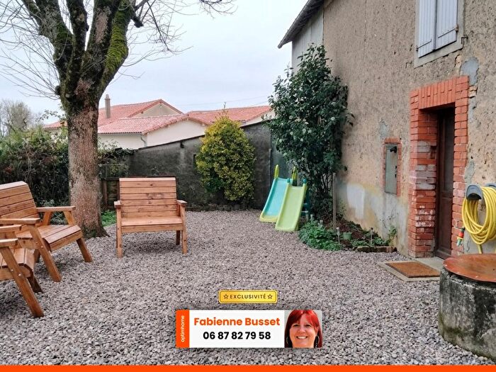 Le Vigeant : Maison 3 pièces à vendre