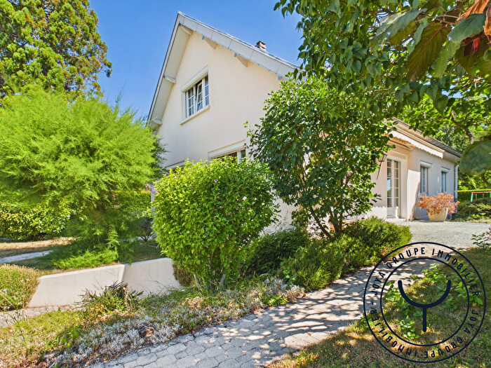 Maison 6 pièces à vendre à Saint-Julien-les-Villas