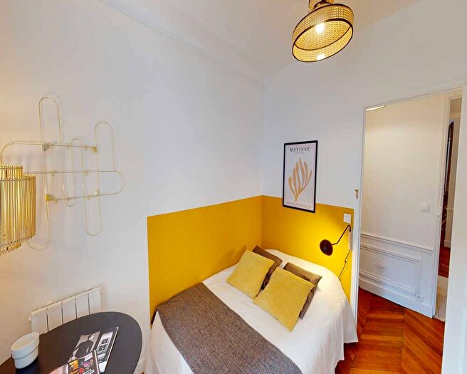 Appartement à louer - Louis Blanc-Aqueduc, Paris ème arrondissement - 4 pièces - 5 chambres