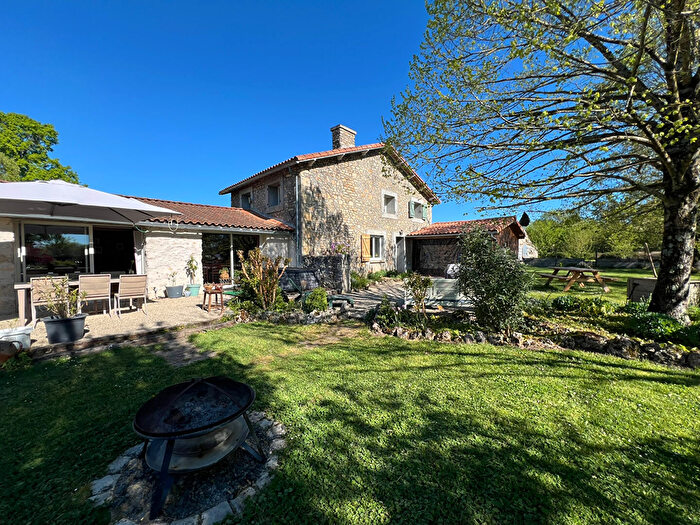 Saint-Maurice-la-Clouère - Maison 7 pièces à vendre