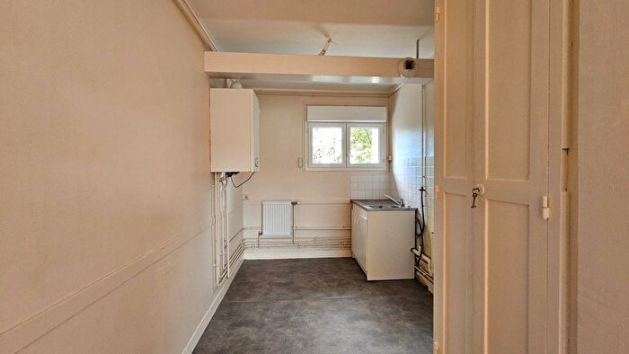 Appartement à louer - Cité Bretonnie-Chatelet-Favieres-Conches, Montluçon - 4 pièces - 2 chambres