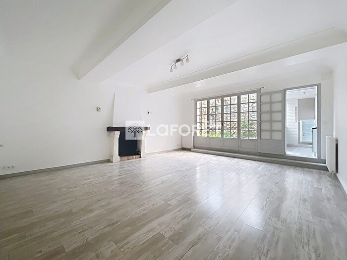 Appartement à louer - Angoulême, Le Vieil Angoulême - 4 pièces - 3 chambres