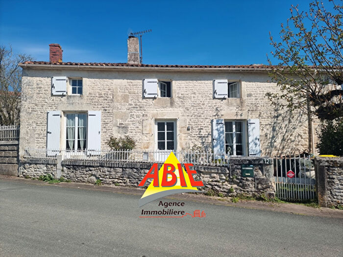 Maison 5 pièces à Benet, à vendre