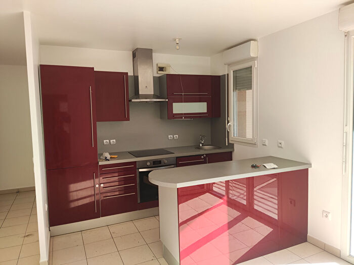 Appartement à louer - Mantes-la-Jolie, Centre-ville - 4 pièces - 3 chambres