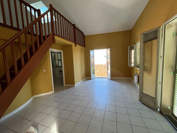 Appartement à louer - Cogolin, Centre-ville, Subeiran, Pas de Grimaud - 3 pièces - 1 chambre