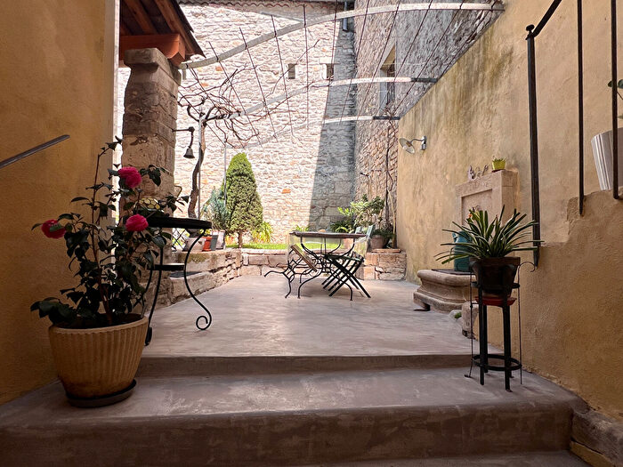 Maison à vendre - Barjac - 8 pièces - 5 chambres