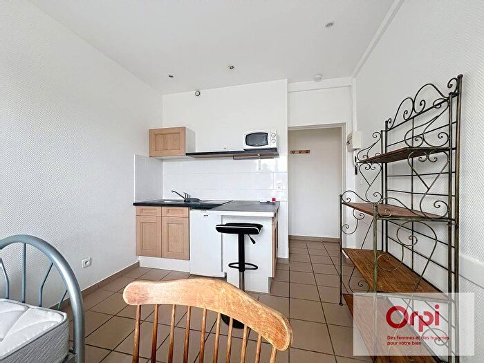 Appartement à louer - Dienat-Forges, Montluçon - 1 pièce