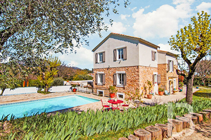 Maison à vendre - Le Rouret - 5 pièces - 4 chambres