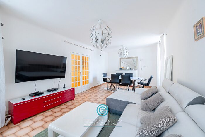 Maison à vendre - Marseille e , La Cabucelle - 5 pièces - 4 chambres