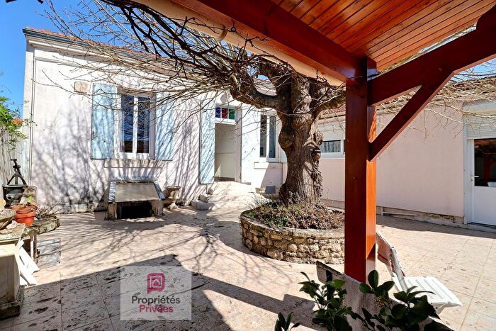 Maison 7 pièces à Tonnay-Charente, à vendre