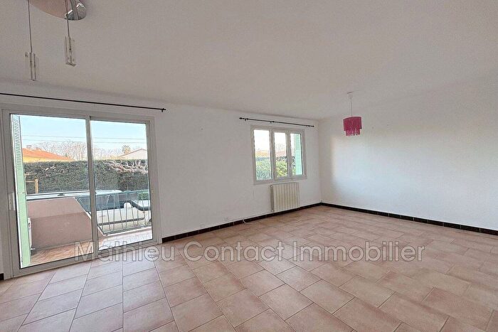 Appartement à louer - Beausoleil, Nîmes - 3 pièces - 2 chambres